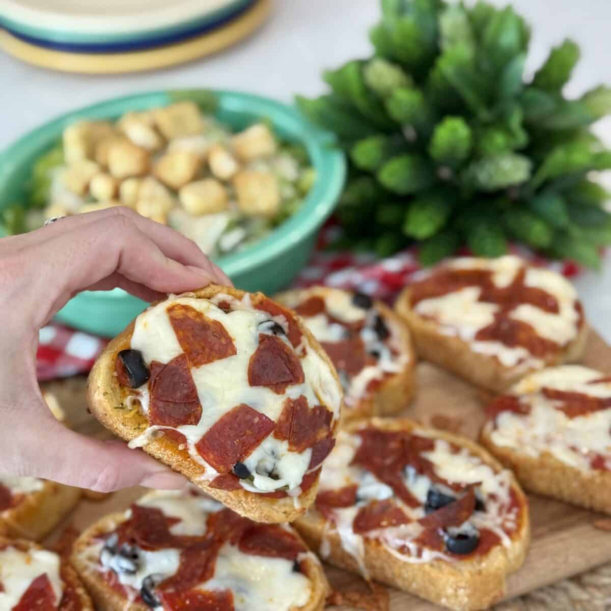 Texas Toast Pizza - Dinner in 321