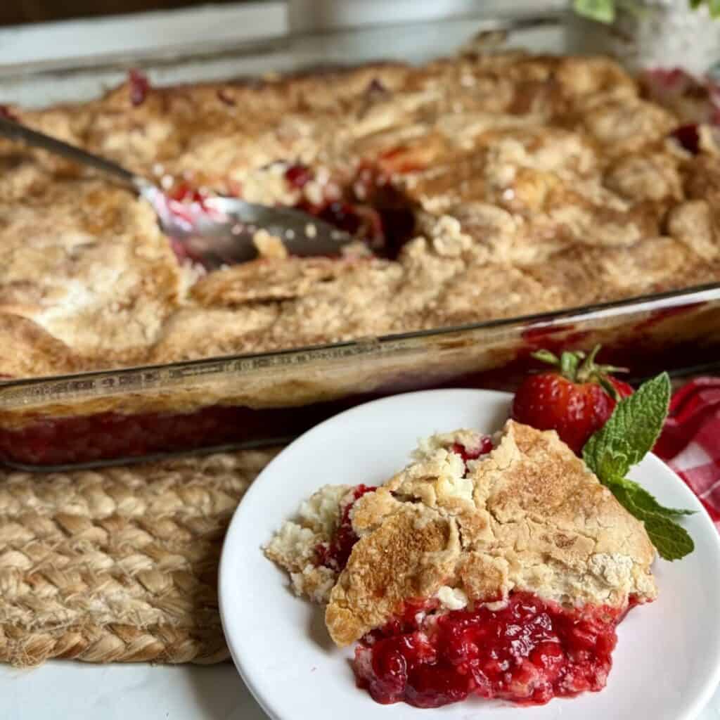 Strawberry Cheesecake Dump Cake - Dinner in 321